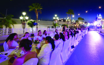 Aruban Artist Jeon at Renaissance Aruba | When in Aruba