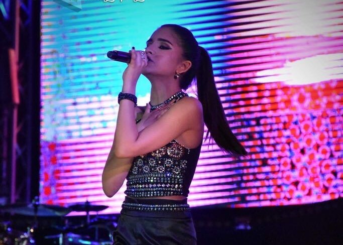 Pop Artist Esha Alwani | When in Aruba