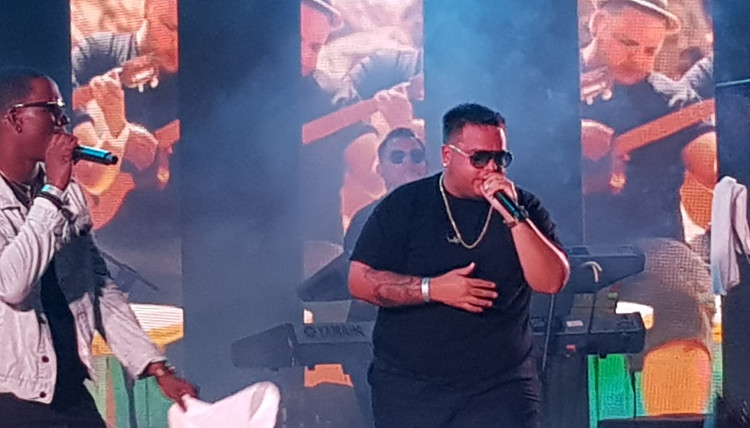 Aruban Artist Jeon at Renaissance Aruba | When in Aruba